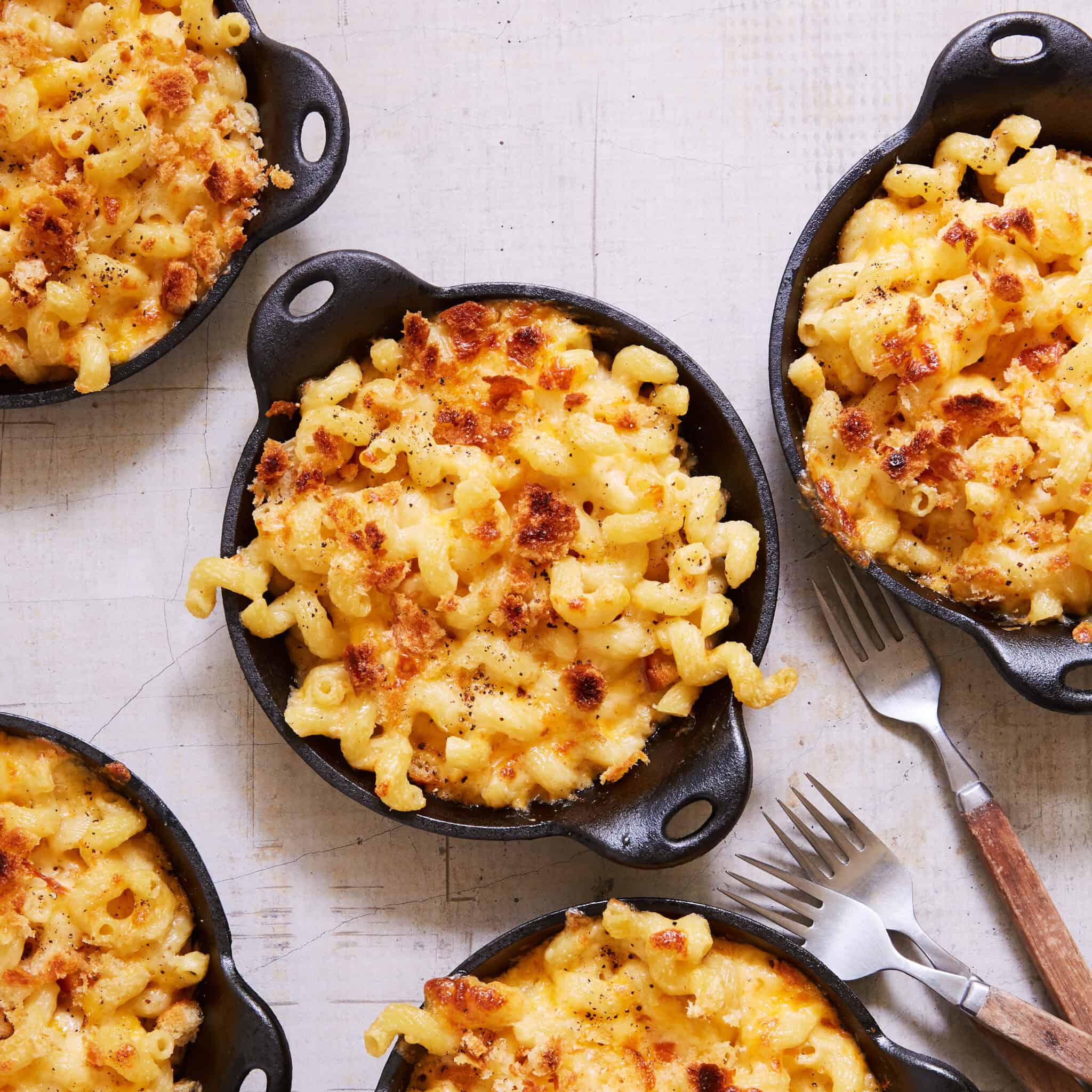 Creamy Baked Cheddar and Smoked Gouda Mac and Cheese - Little Black Skillet