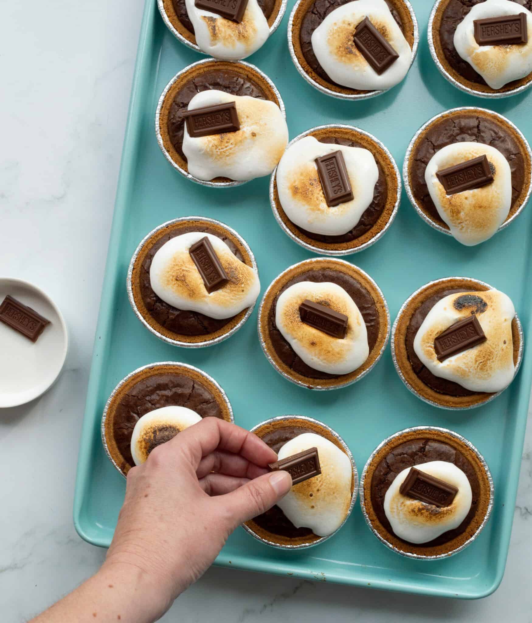 How to Make the Easiest Mini S'mores Pies - Little Black Skillet