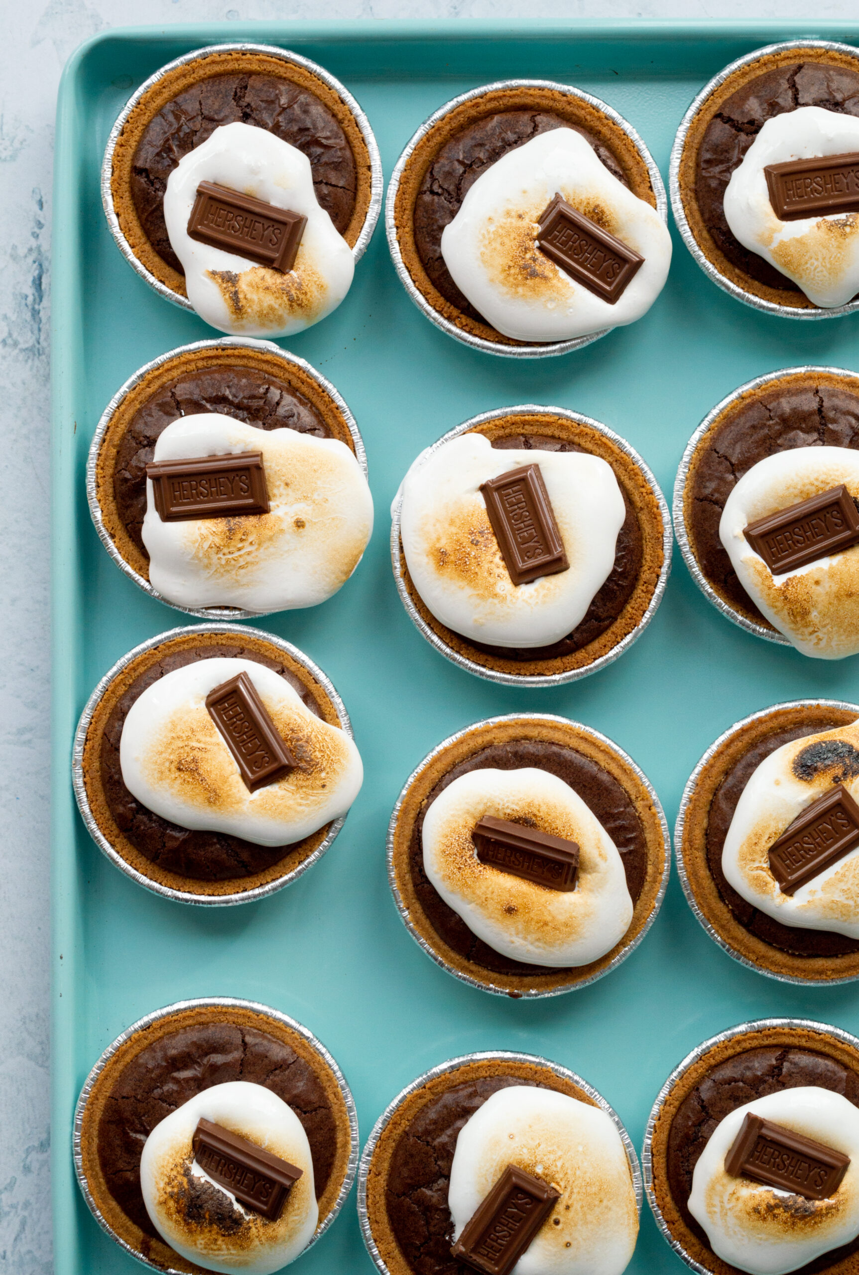 How to Make the Easiest Mini S'mores Pies - Little Black Skillet